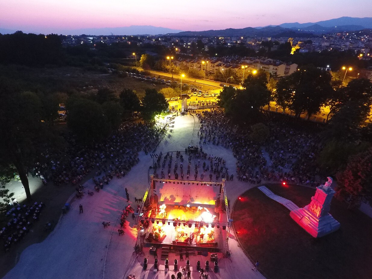 Εντυπωσιακή αυλαία στα Ελευθέρια 2021 με την επετειακή συναυλία του ...