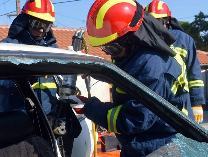 Εκπαίδευση Σερραίων πυροσβεστών για τη διάσωση και τον απεγκλωβισμό από ...