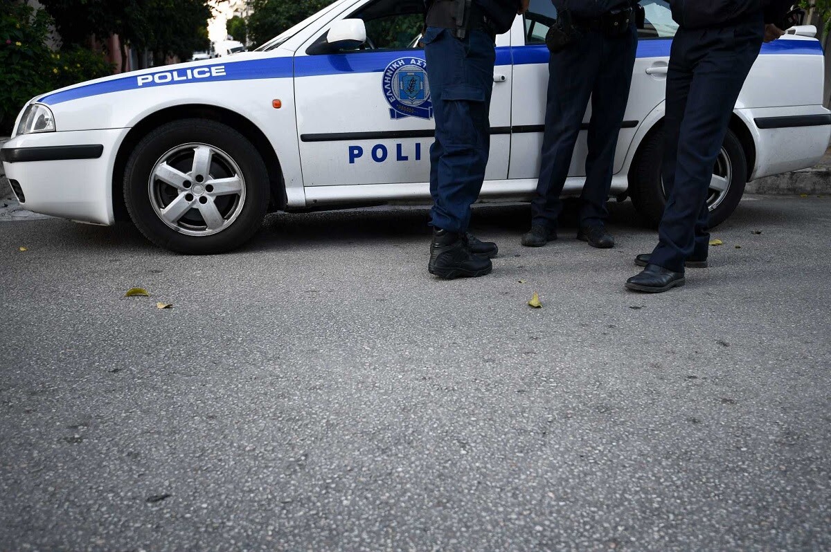 16χρονη άρπαξε από τον λαιμό ηλικιωμένης χρυσή αλυσίδα και χτύπησε τον ...
