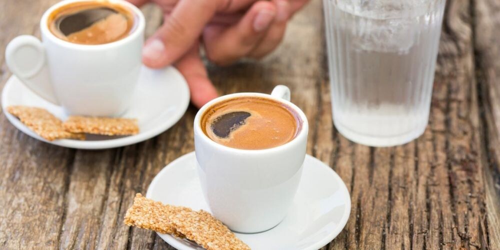 Γιατί πρέπει να πίνεις ελληνικό καφέ κάθε πρωί; | Καθημερινός Παρατηρητής